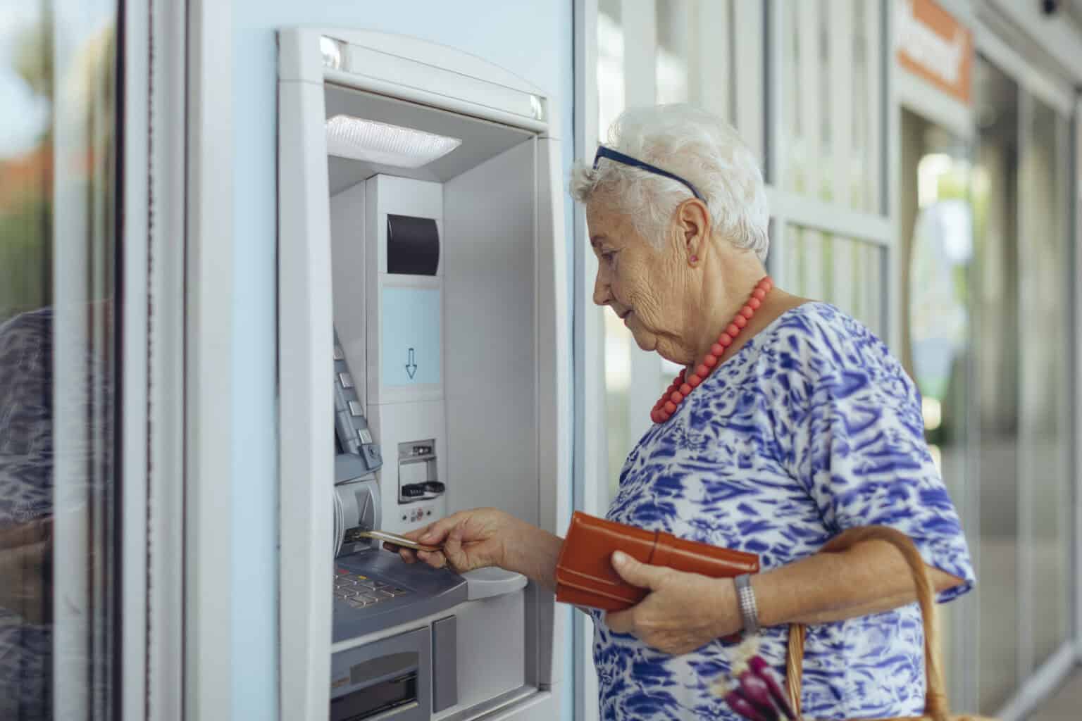 2 Canadian Dividend Giants to Buy With Rates on Hold | The Motley Fool ...